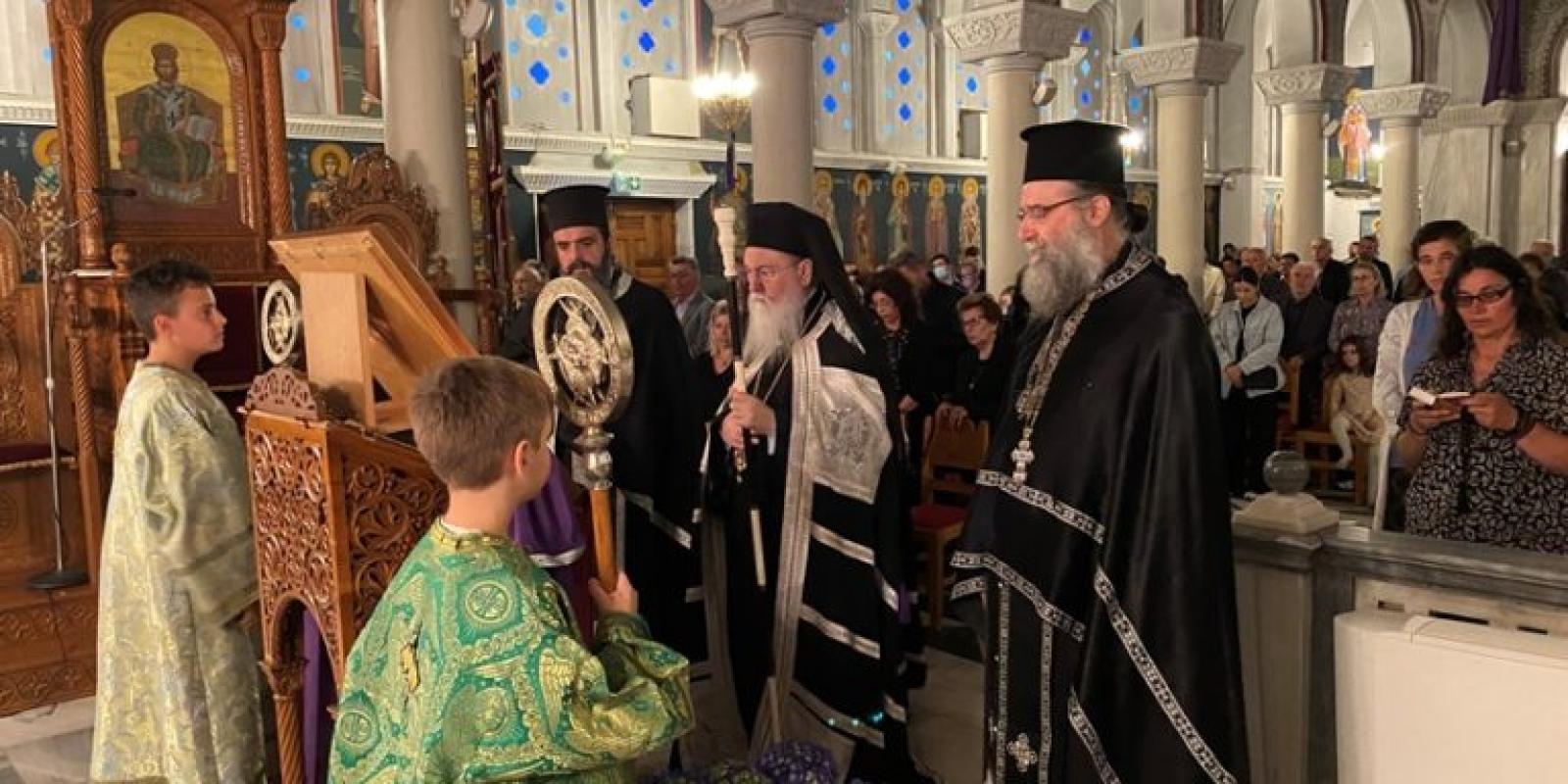 Το μικρό μπαστούνι του πρώην Αρχιεπισκόπου Δαμασκηνού δωρίζεται στην ...